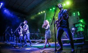 How to Write a Band Bio in 6 Easy Steps (with Examples) 2023 - Guitar Lobby