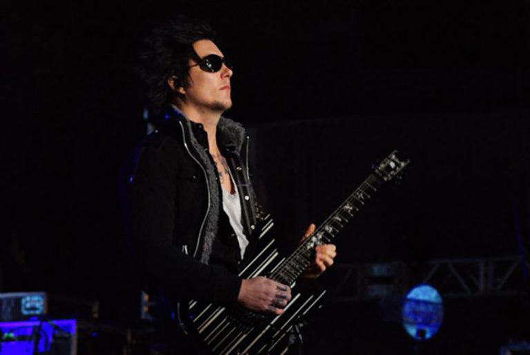 Synyster Gates Guitars & Gear (2026 Update) - Guitar Lobby